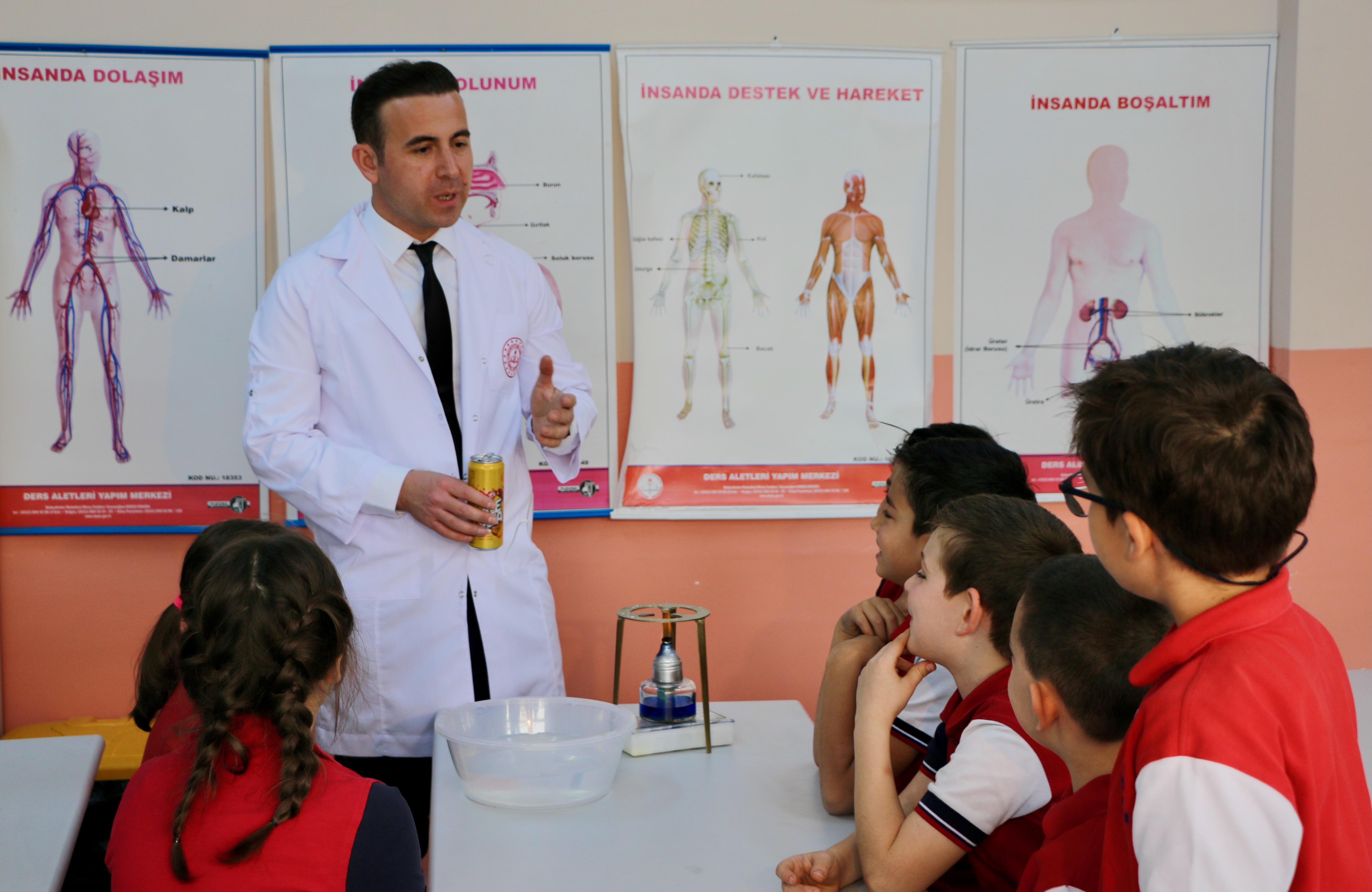 Ödüllü sınıfı öğretmeni: Üstün yetenekli 160 öğrenciyi yetiştirdi ...